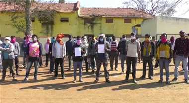 हम्मालों ने कम मजदूरी का भुगतान करने के लगाए आरोप - Hammals accused of ...