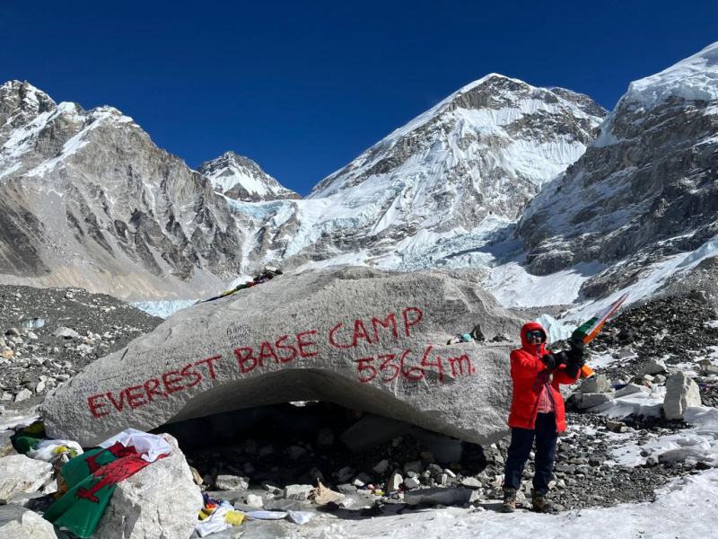 भोपाल के पर्वतारोही ज्योति रात्रे और तनिश गुर्जर ने 26 जनवरी को एवरेस्ट ...