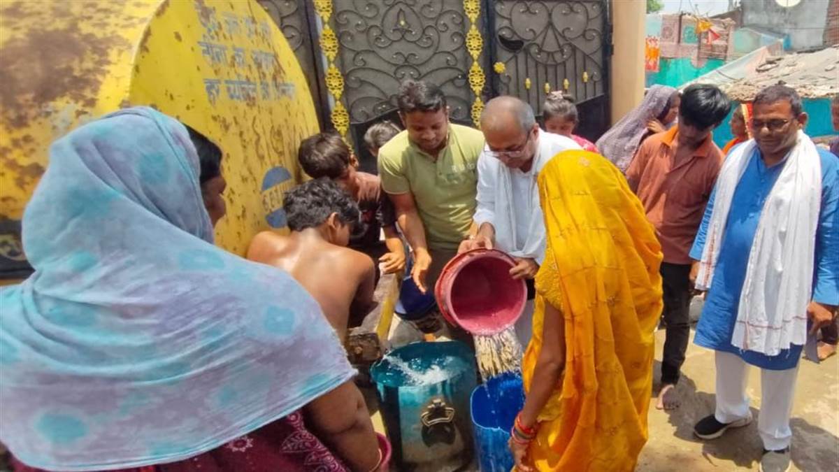 हे वरुणदेव, ये कैसे विष्णु हैं, जो जनता को पानी नहीं दे पा रहे - Hey ...