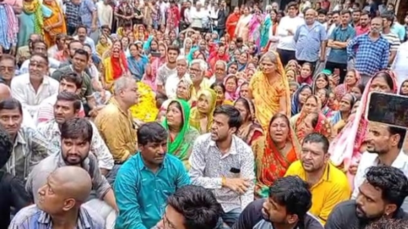 Ratlam News: व्यापारी का शव सड़क पर रखकर प्रदर्शन मारपीट के बाद हुई थी ...