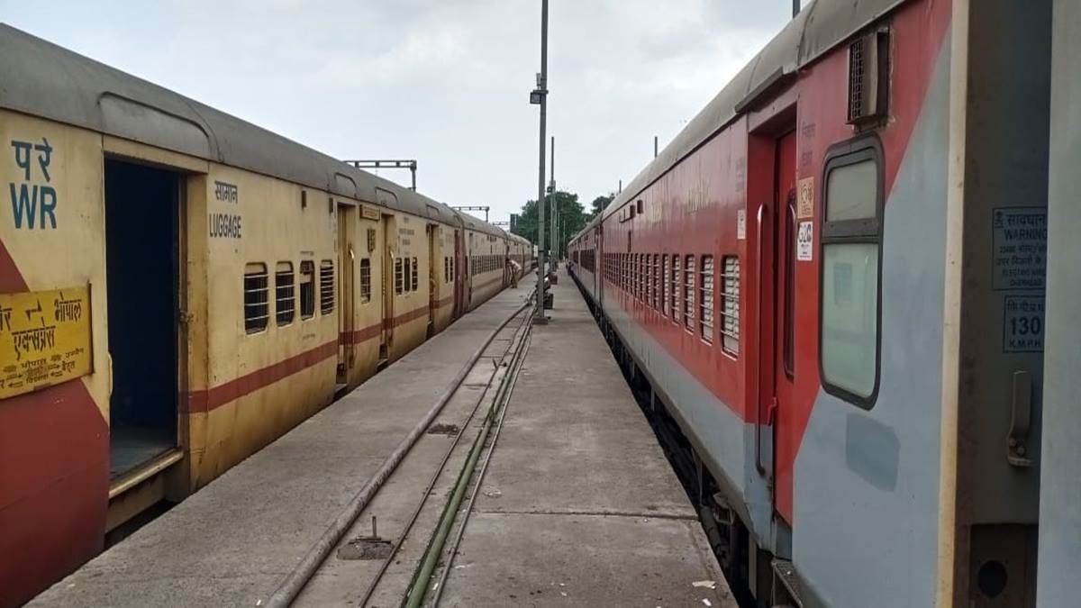 Train In Indore: अवंतिका एक्सप्रेस से लिया सबक, रतलाम मंडल कराएगा 400 ...
