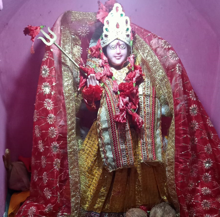 दुर्गा मंदिर में जल रहे आस्था के कलश - Kalash of faith burning in Durga ...