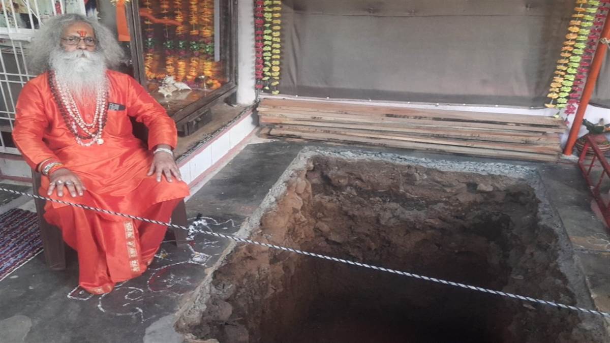 Bhopal News: बाबा ने की गड्ढे में समाधि लेने की तैयारी, पुलिस ने रोका ...