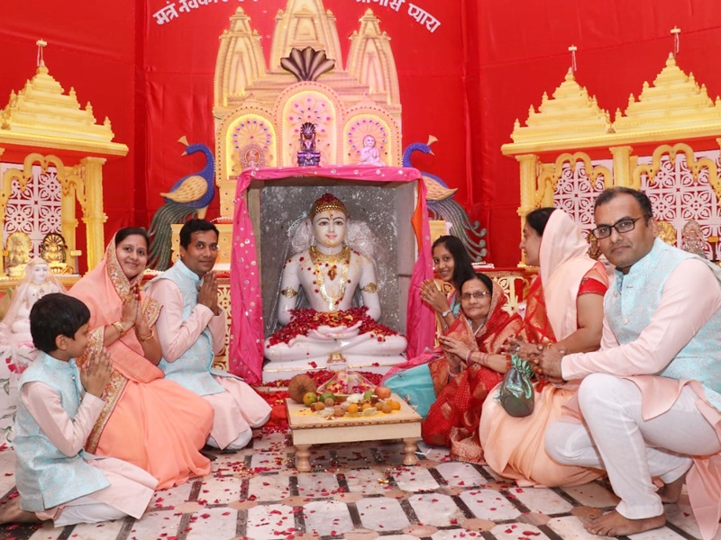 Jain Samaj In Raipur: श्रीऋषभदेव मंदिर सदरबाजार में दर्शनार्थ विराजीं ...
