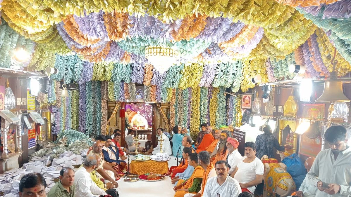 Ratlam Mahalaxmi Temple: धनतेरस पर ब्रह्म मुहूर्त में खुले महालक्ष्मी ...
