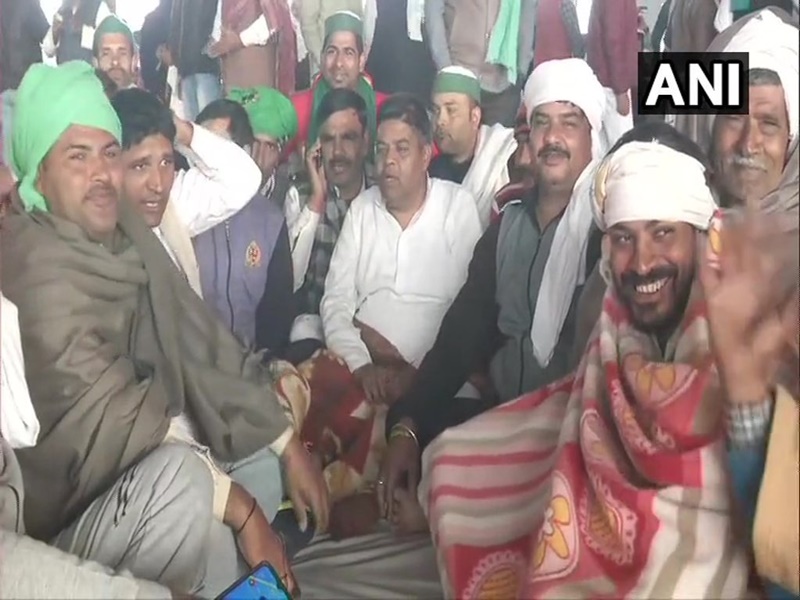 Kisan Andolan LIVE Update: दिल्ली की बॉर्डर पर डटे किसान, गृहमंत्री ...