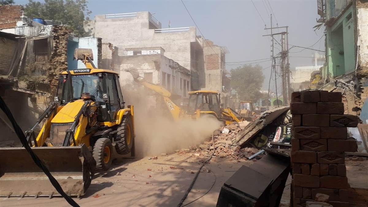 Demolition resumes in Gwalior: ग्वालियर में फूलबाग से सेवानगर रोड पर ...