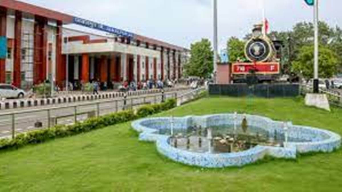 Jabalpur Railway Station : अमृत योजना में 15 रेलवे स्टेशनों का होगा ...