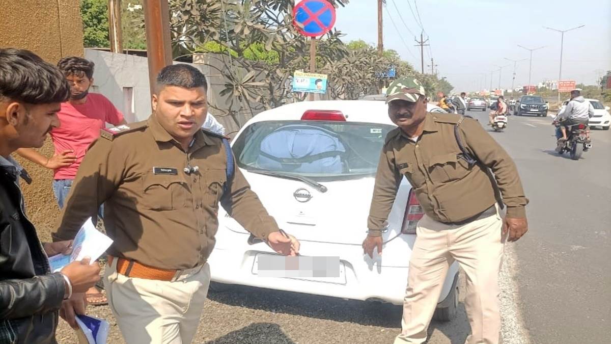 RTO Indore: सड़क पर दोपहिया और परिवहन विभाग के रिकार्ड में कंस्ट्रक्शन ...