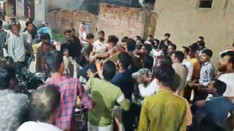 Ratlam Crime News: वीडियो देखिये ग्राम सेमलिया में चुनावी रंजिश में दो ...