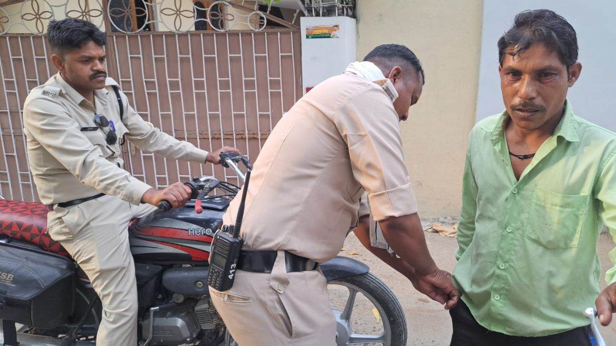 Damoh News: दमोह में मंत्री के आवास के सामने युवक ने किया आत्मदाह का प्रयास, लखन पटेल के भतीजे ...