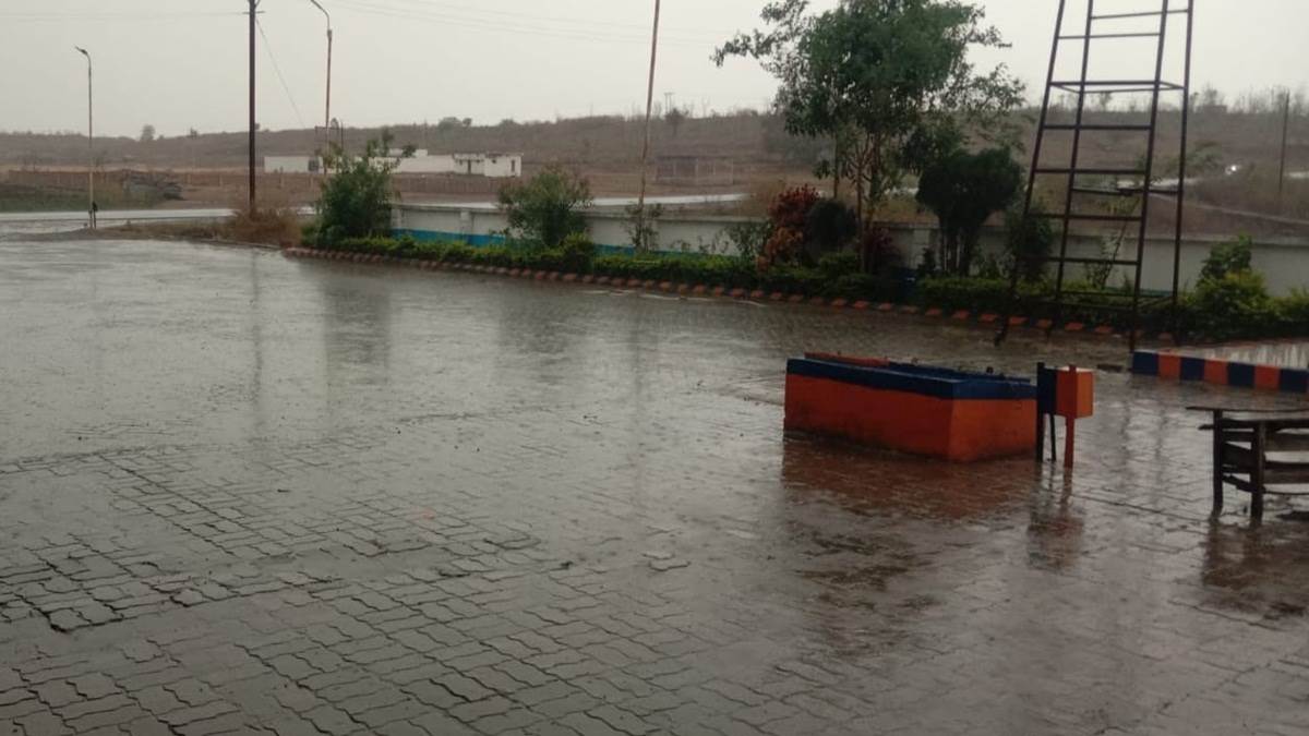 Seoni Weather: रात में चार घंटे के बाद सुबह 11 बजे से फिर शुरू हुई तेज ...