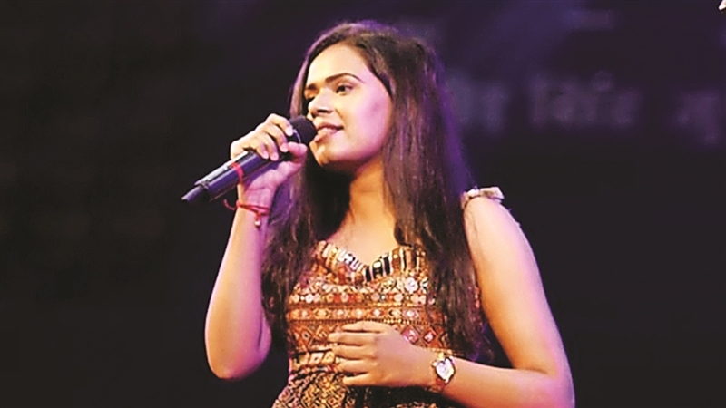 Success Story: नौकरी छोड़ कर सिंगर बनीं मानिका सातवीं क्लास में बनाया ...