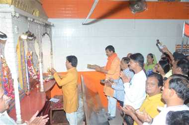 महापौर पटेल और पार्षद व्यास, रांका का सम्मान - ratlam.Honor of Mayor ...