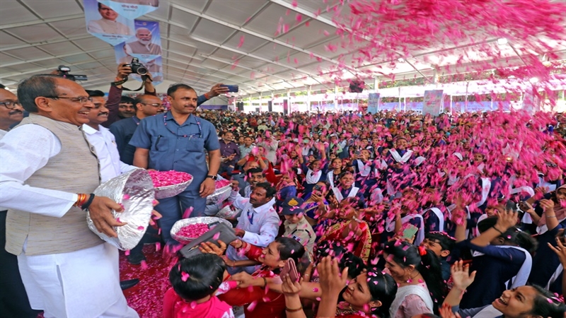 CM Rise School : इंदौर में बोले मुख्यमंत्री चौहान - सीएम राइज स्कूल ...