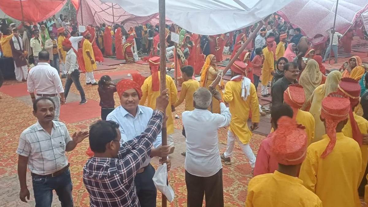 Shahdol Weather: मौसम बिगड़ा, बुढार में सामूहिक विवाह के दौरान हवा पानी ...