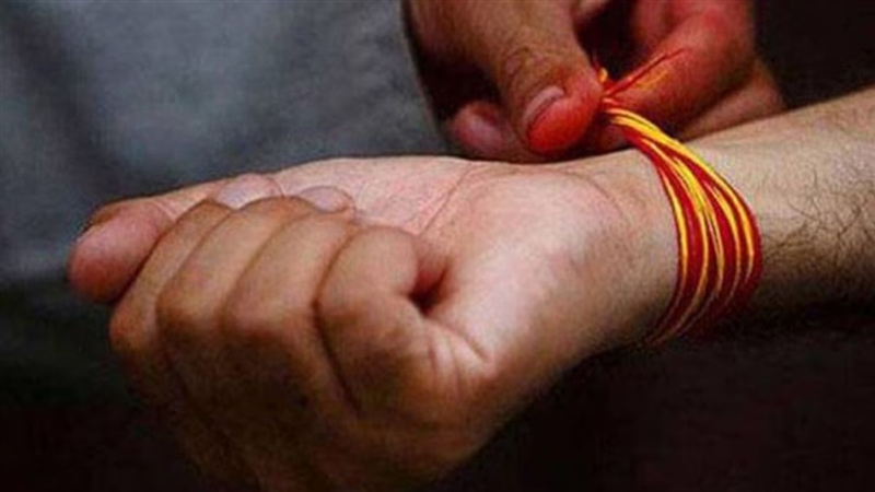 Hindu Dharma: हाथ में तीन बार ही क्यों लपेटा जाता है कलावा जानें वजह ...