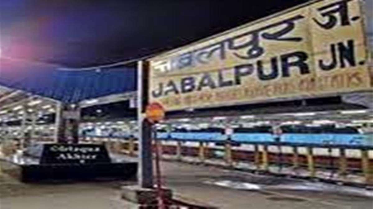 Jabalpur Railway Station : स्टैंड संचालक लगा रहे वाहनों में चैन ताला ...