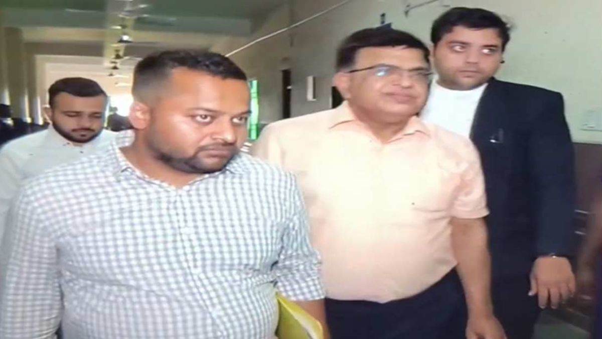 पूर्व IAS अनिल टूटेजा को सुप्रीम कोर्ट से मनी लॉन्ड्रिंग केस में राहत, EOW केस में अब भी जेल में ...