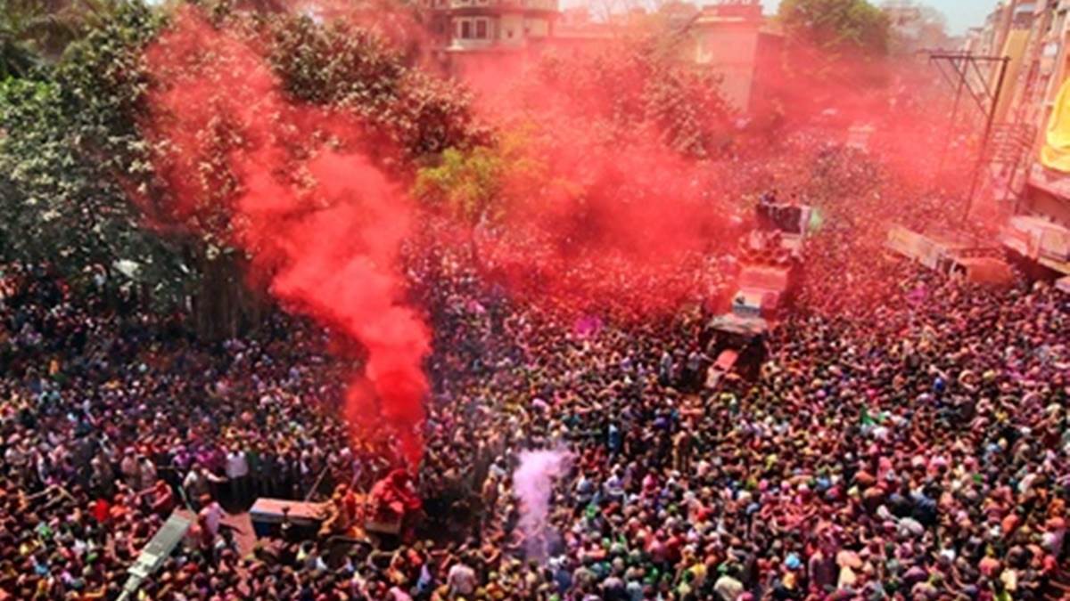 Indore Rangpanchami Ger 2024: गेर में जाने वाले वाहनों से राजवाड़ा ...