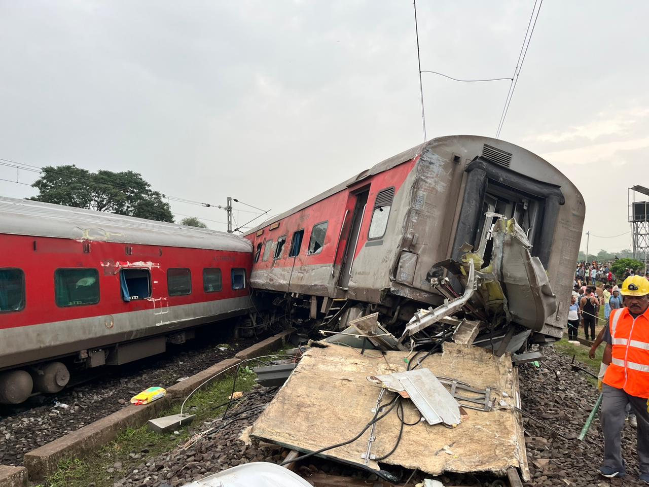 12810 Howrah-Mumbai Derail: झारखंड रेल हादसे के बाद रेलवे ने जारी किए ...