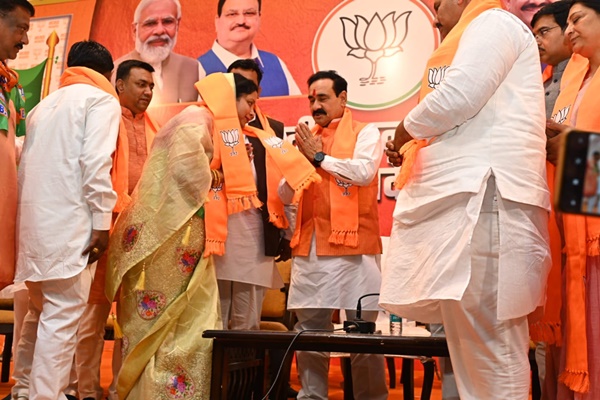 Congress Leader Join BJP in MP: राजगढ़ के सारंगपुर नपा उपाध्यक्ष सहित ...