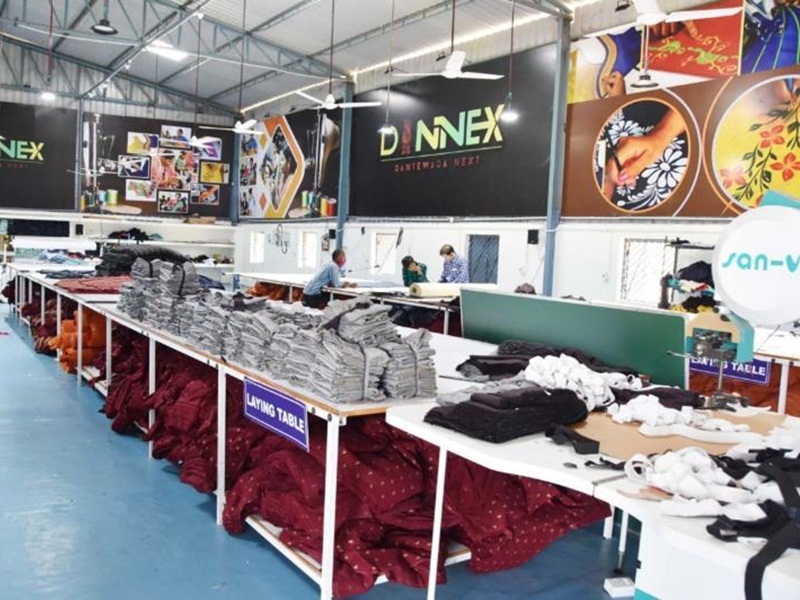 Danex Created History: दंतेवाड़ा की महिलाओं के हुनर का कमाल, एक करोड़ ...