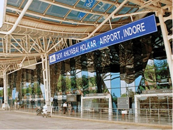 Indore International Airport: यात्री सुविधाओं में सुधार कर इंदौर ...