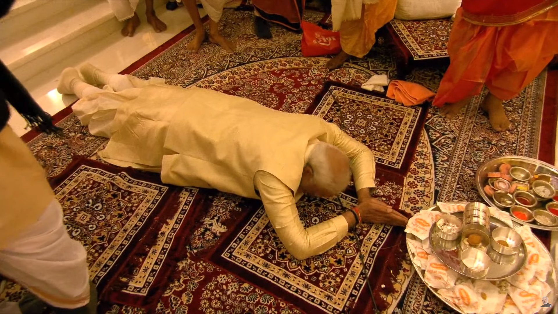 Dandvat Pranam: राम लला के सामने एक बार फिर दंडवत हुए पीएम मोदी, देखिए ...