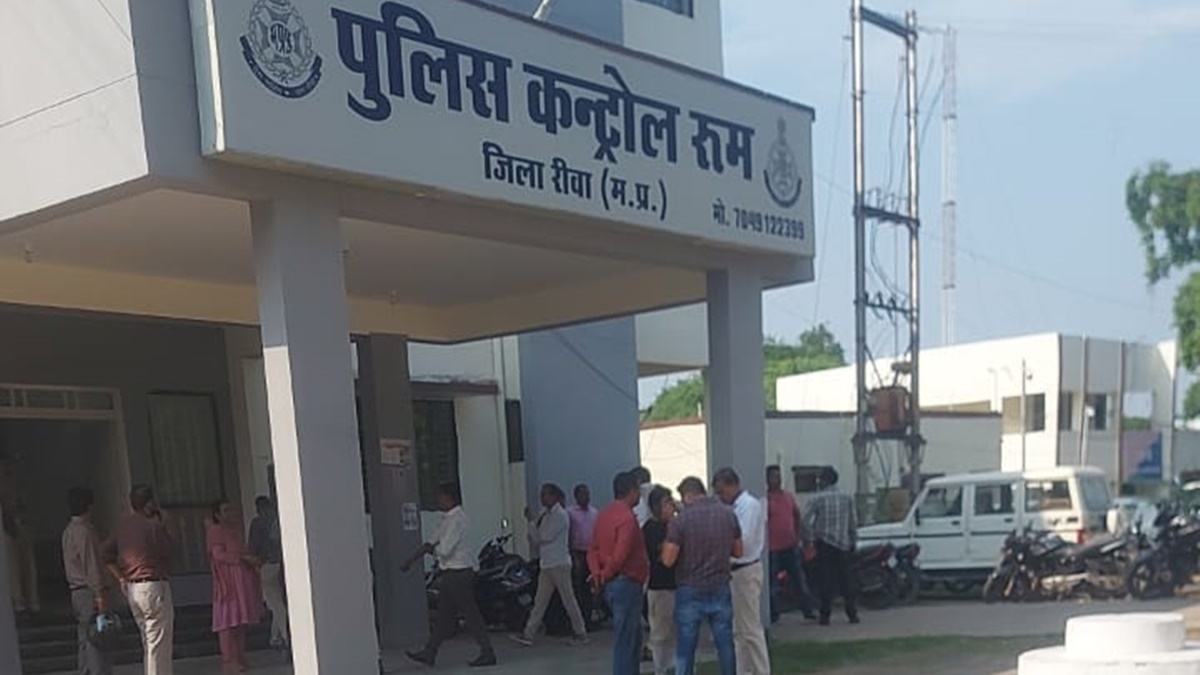 Rewa News: सिविल लाइन टीआई हितेंद्र नाथ शर्मा को एसआई बीआर सिंह ने गोली ...