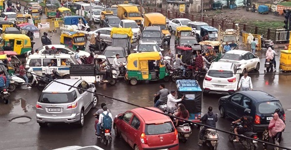 Ring Road Indore: रिंग रोड पर बसों की लाइन से रोज शाम लगता है जाम, फिर ...
