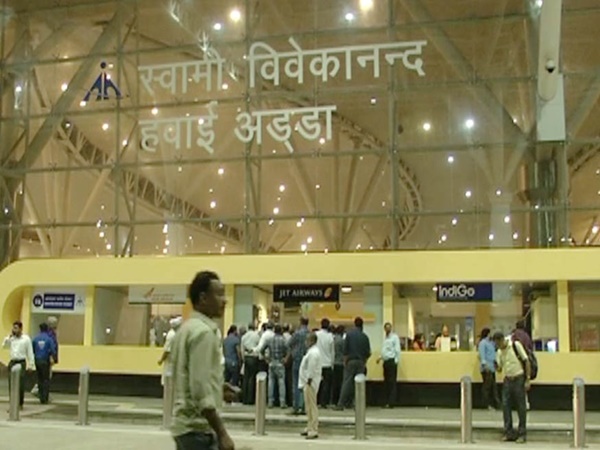 रायपुर एयरपोर्ट पर खुली सुरक्षा व्यवस्था की पोल, रनवे से होते हुए एटीसी ...