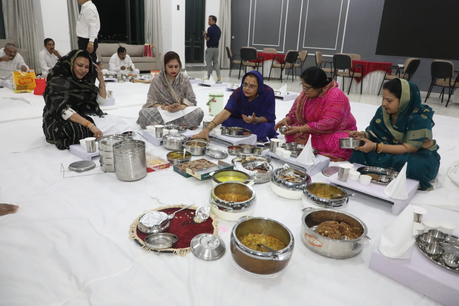 कैबिनेट बैठक के बाद सीएम हाउस में भाजपा की टिफिन पार्टी, शिवराज बोले ...