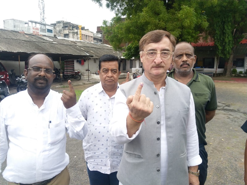 Live Jabalpur Nagar Nigam Chunav 2022 Voting : महिलाओं में मतदान को ...