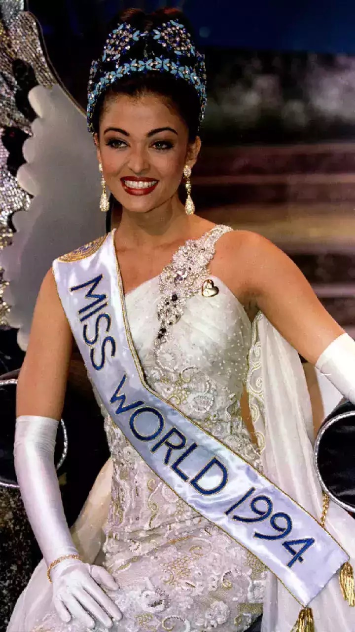 Aishwarya Rai: मिस वर्ल्ड का ताज पहन जमीन पर बैठीं खाना खाती नजर आईं ...