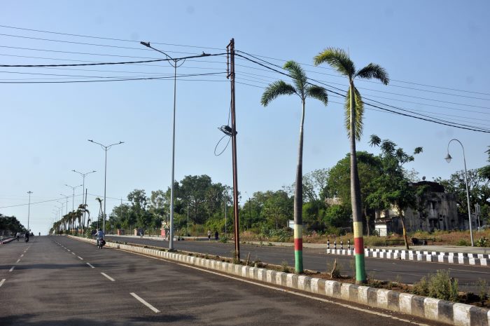 Bhopal News: दो करोड़ रुपये खर्च करने के बाद अटल पथ से उखाड़े जा रहे ...