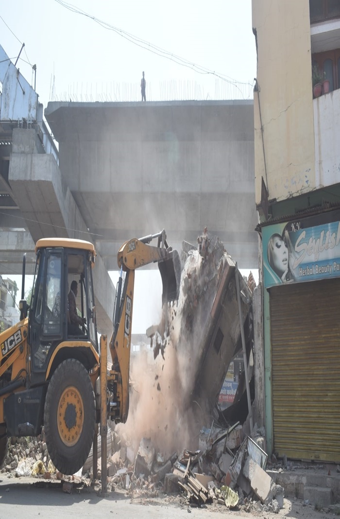 Jabalpur News : फ्लाईओवर निर्माण में बाधक जर्जर व्यावसायिक काम्पलेक्स ...