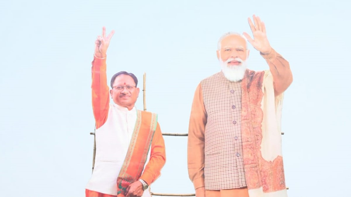 CM Oath Ceremony Live: शपथ लेने के बाद दोनों उपमुख्यमंत्रियों के साथ ...