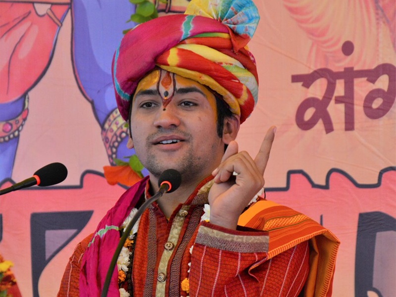 Bhind News: VIDEO भिंड के दंदरौआ धाम में मंदिर पर भगदड़ से महिला की मौत ...