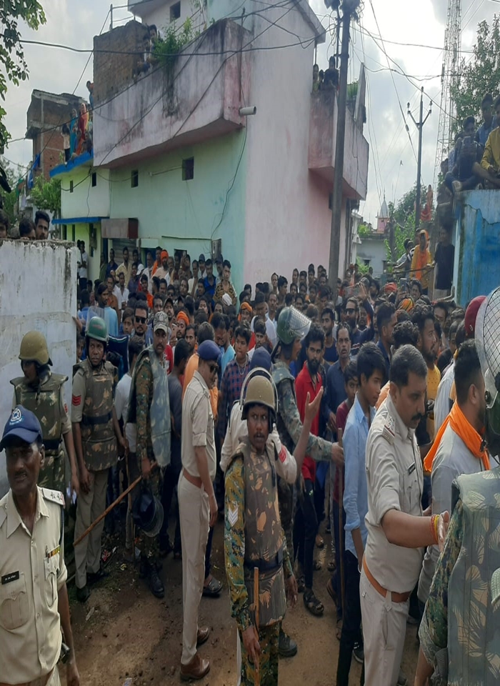 Dindori Crime : बजरंगबली की प्रतिमा का अपमान करने वाले अमजद का मकान ...
