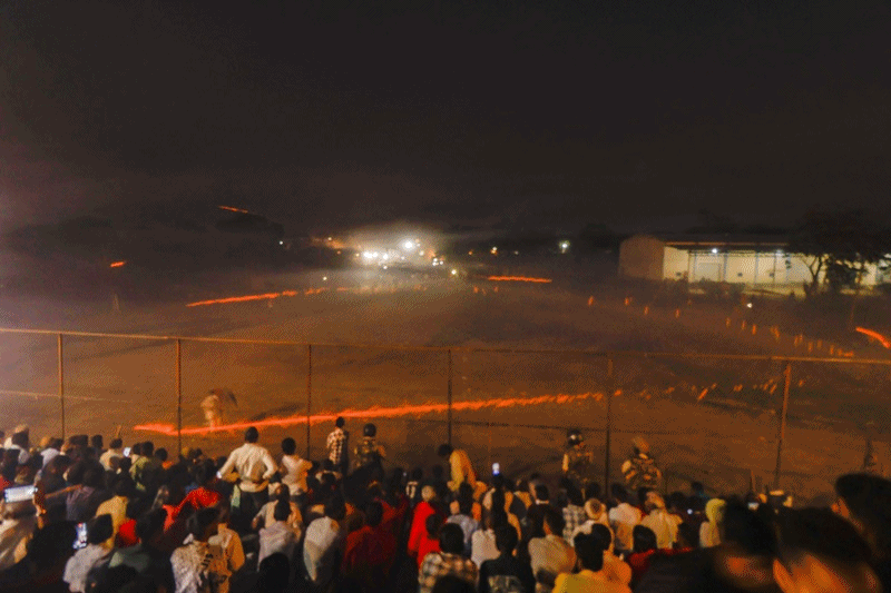 Hingot Yudh Gautampura: हिंगोट युद्ध में बरसे आग के गोले, 31 दर्शक और ...