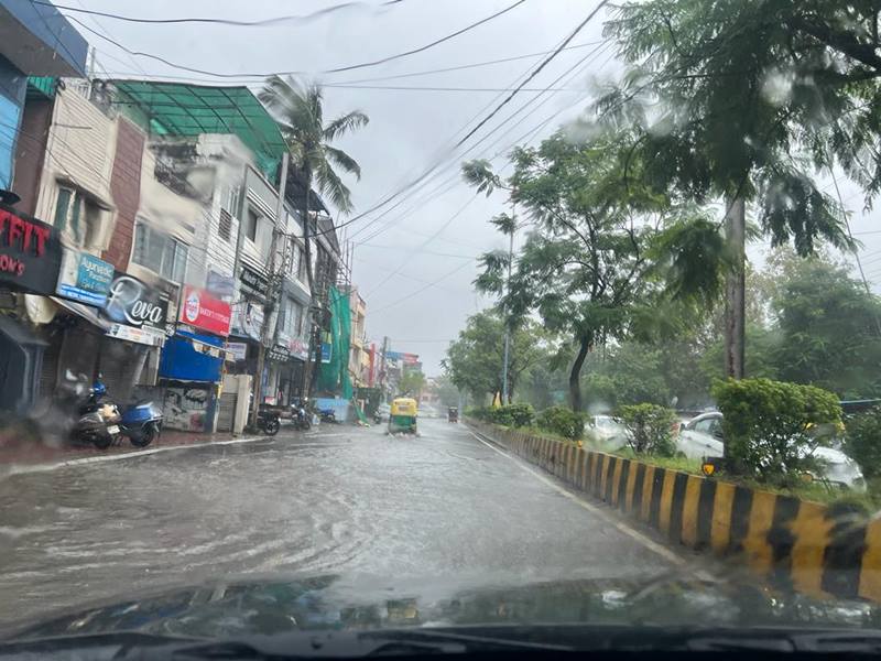 Heavy Rain In Indore: इंदौर में भारी बारिश का दौर जारी, शहर हुआ पानी ...