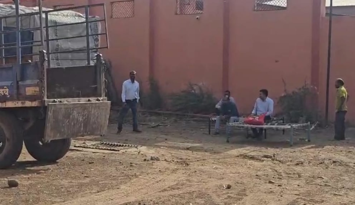Khargone News: खरगोन में चार स्थानों पर आयकर विभाग की रेड, सुबह 6 बजे ...
