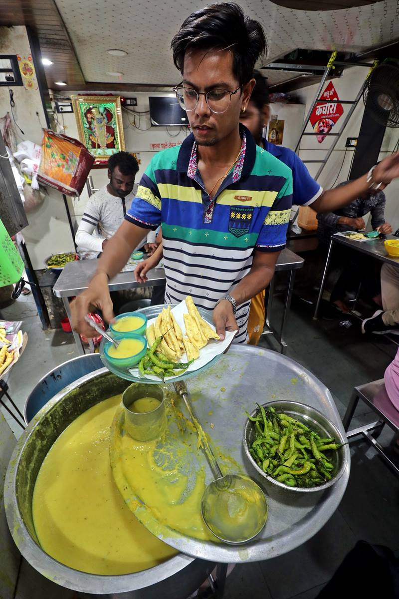 Taste Of Indore: गर्मागर्म समोसे और फाफड़े के साथ गुजराती कढ़ी का जायका ...