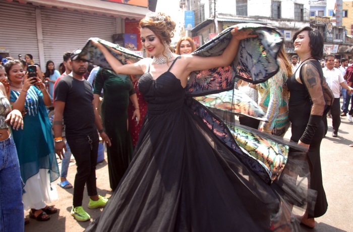 Bhopal News: पुराने शहर में धूमधाम से निकला भुजरिया चल समारोह, सिर पर ...