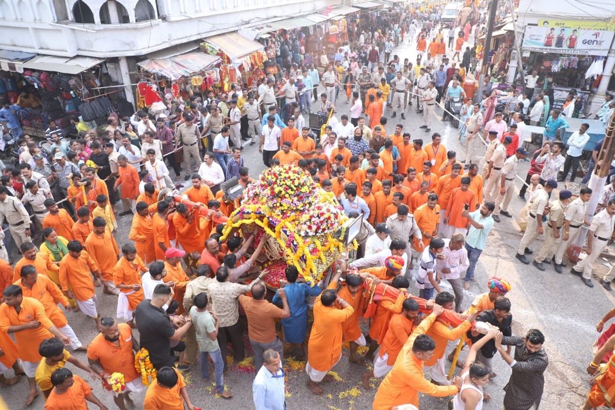 Mahakal Shami Puja: महाकाल मंदिर में मनाया जा रहा दशहरा, पालकी में सवार ...