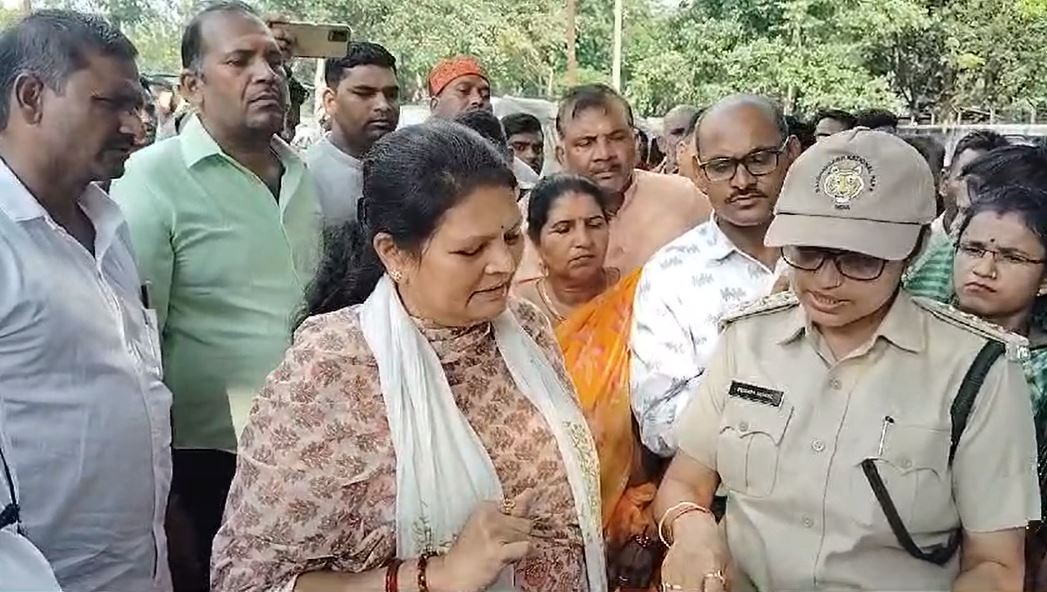 बांधवगढ़ टाइगर रिजर्व खुलते ही धरने पर बैठी विधायक, रोस्टर में नई ...