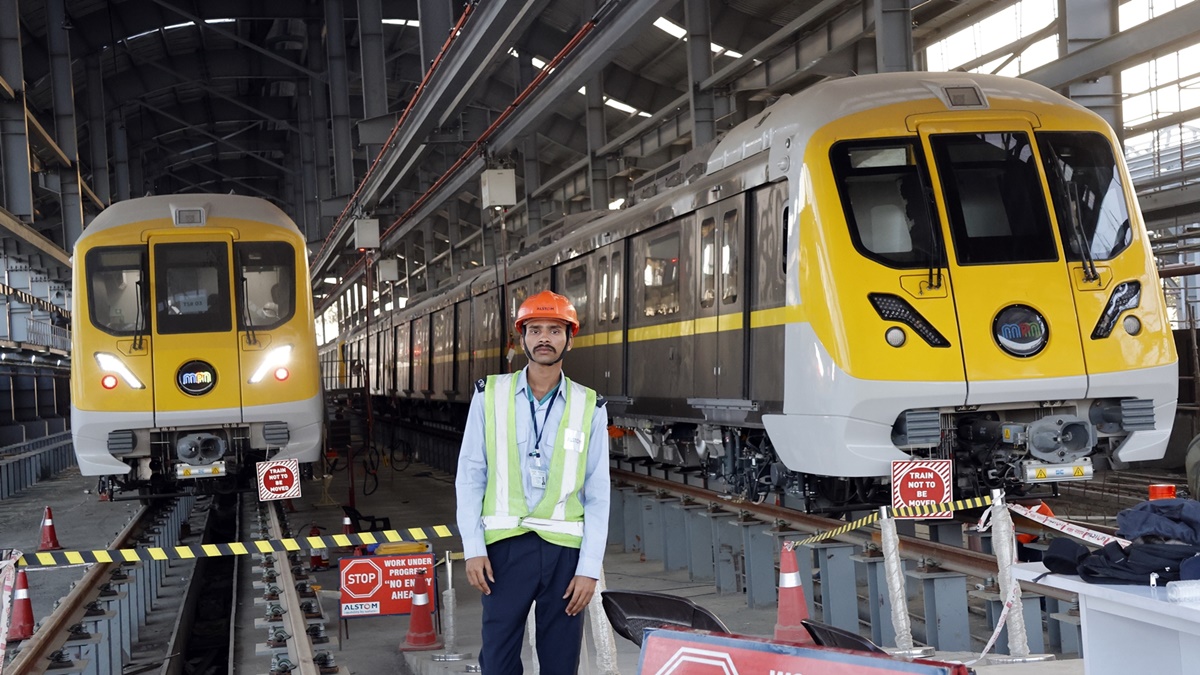 Metro In Indore: इंदौर में अनलोड हुआ चौथा कोच सेट, डिपो में मेट्रो की ...
