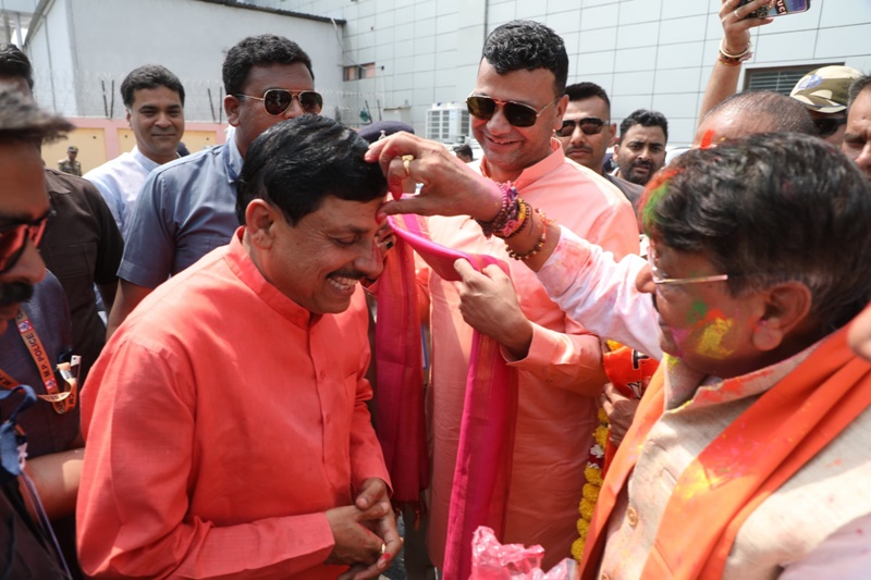 Live Indore Rangpanchami Ger 2024: रंगों में सराबोर हुआ इंदौर, गेर में ...