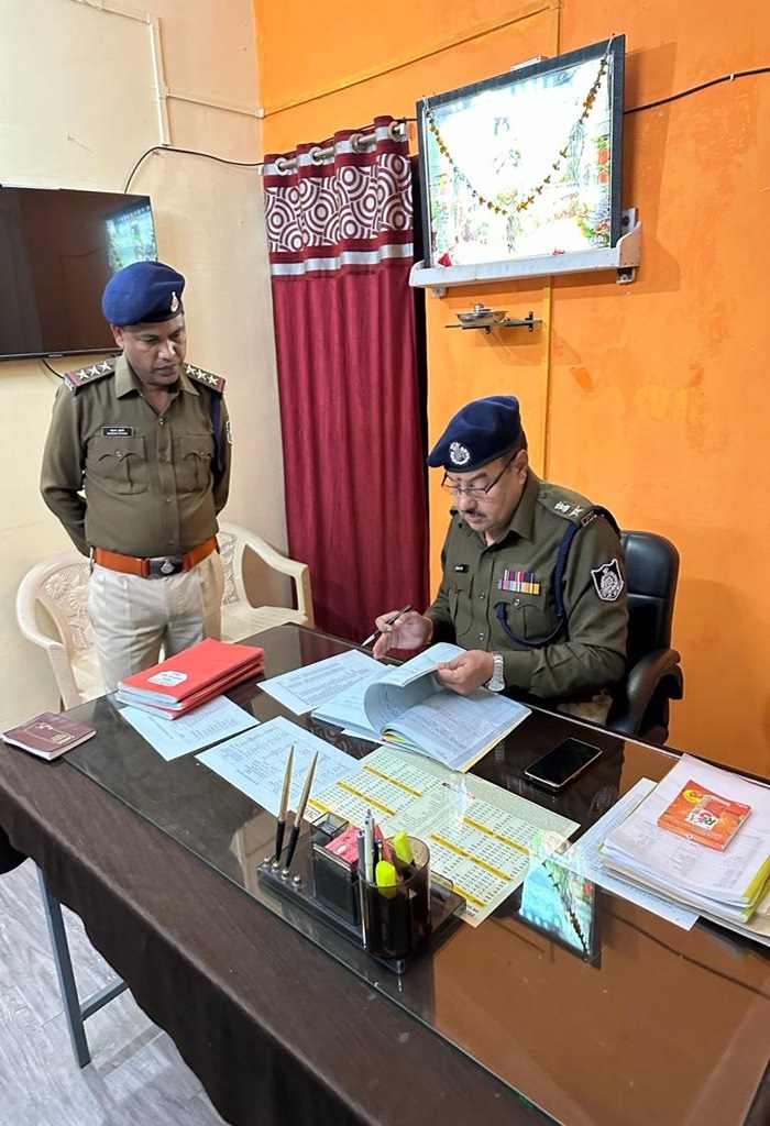 Shajapur News: आधी रात को थानों के निरीक्षण पर निकले शाजापुर एसपी